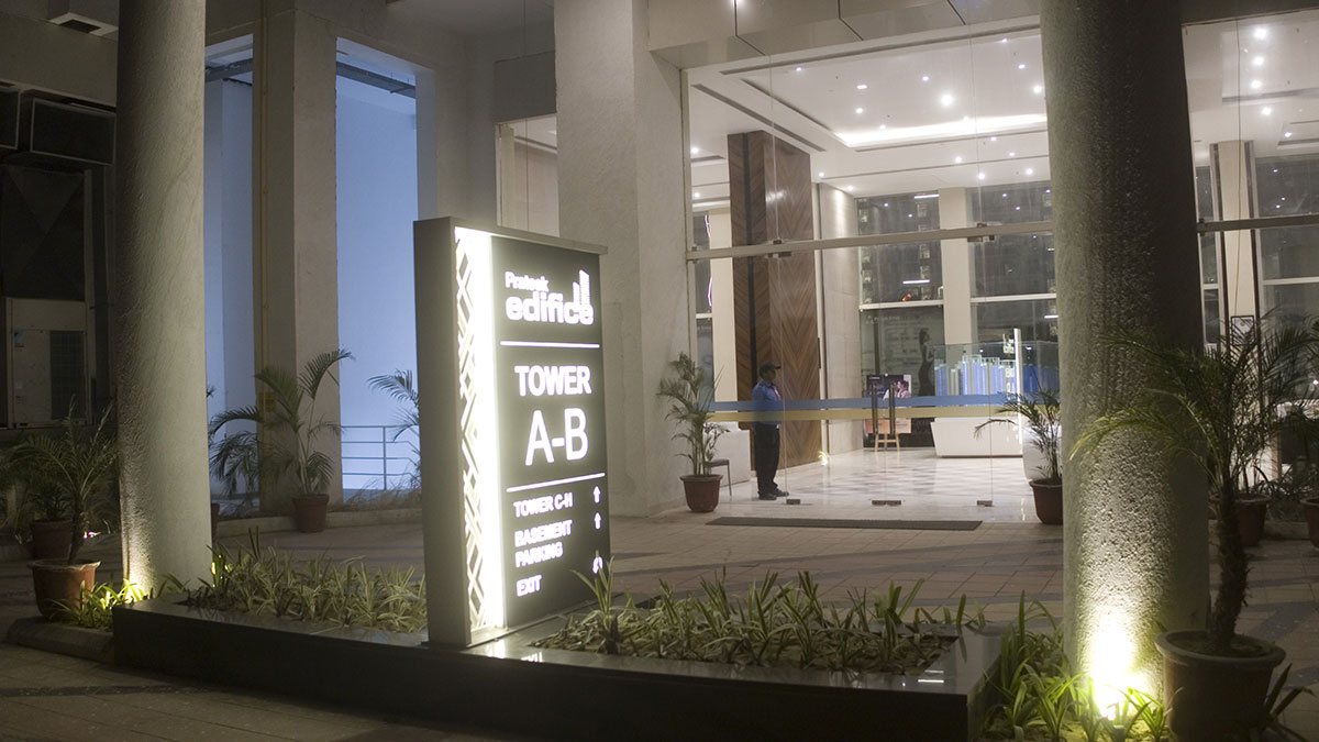 Ready to Move Flats in Noida, 3/4 BHK Luxury Apartment - Prateek Edifice