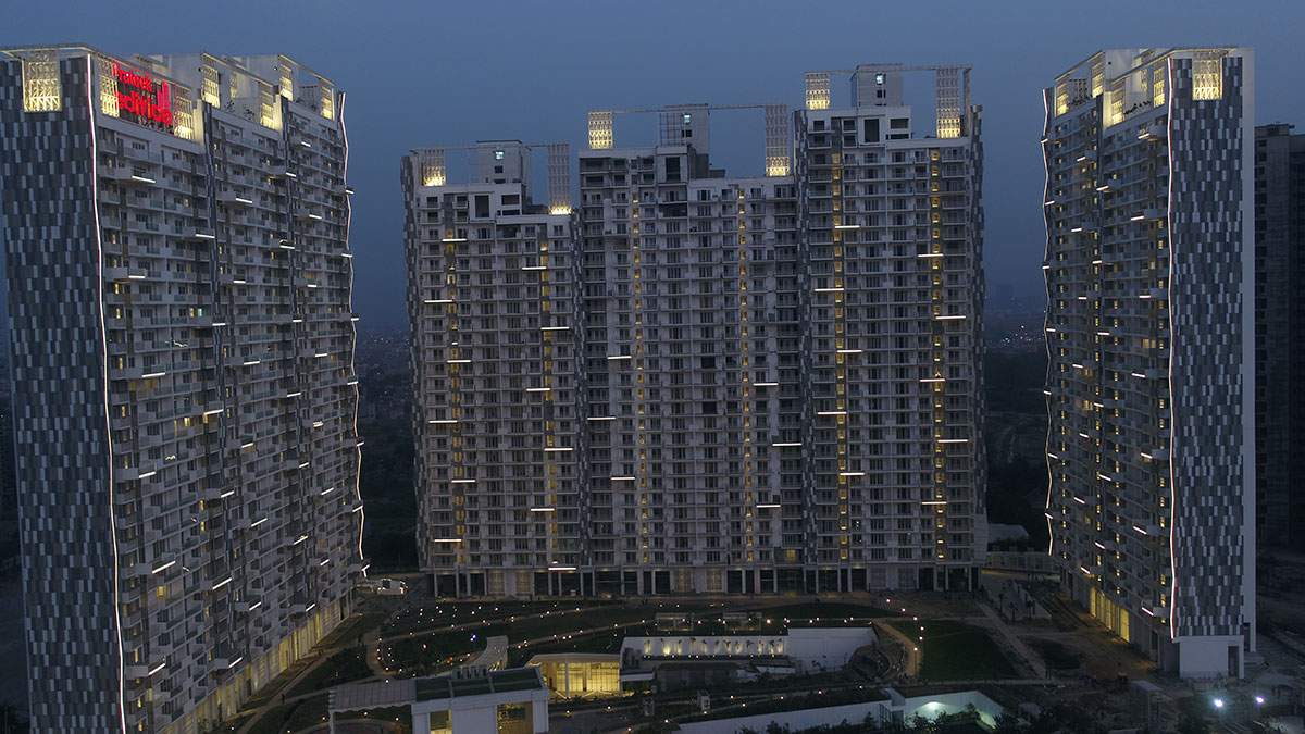 Ready to Move Flats in Noida, 3/4 BHK Luxury Apartment - Prateek Edifice