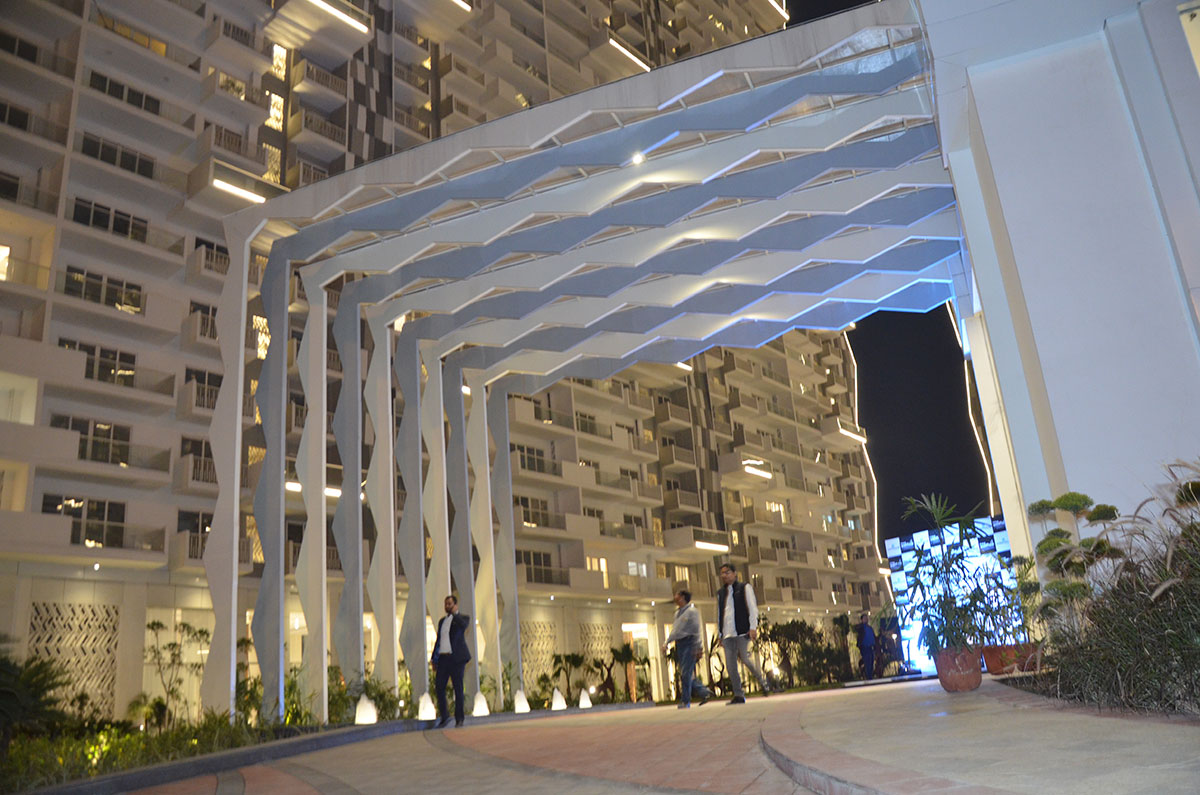 Ready to Move Flats in Noida, 3/4 BHK Luxury Apartment - Prateek Edifice